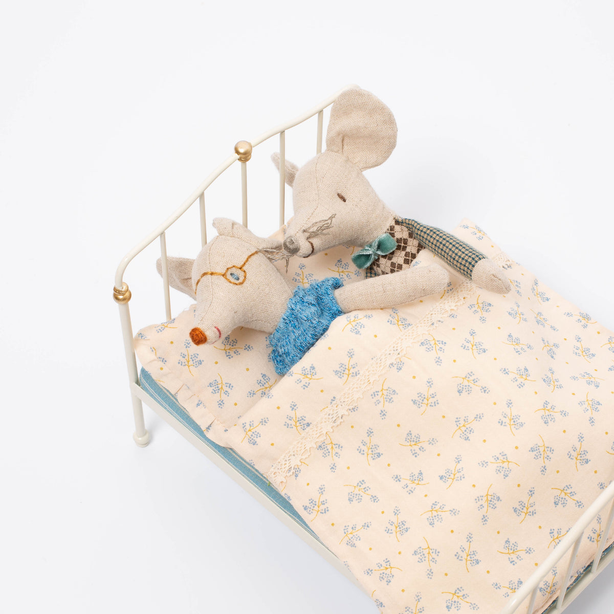 Vintage Bed for Mouse Off White – Conscious Craft